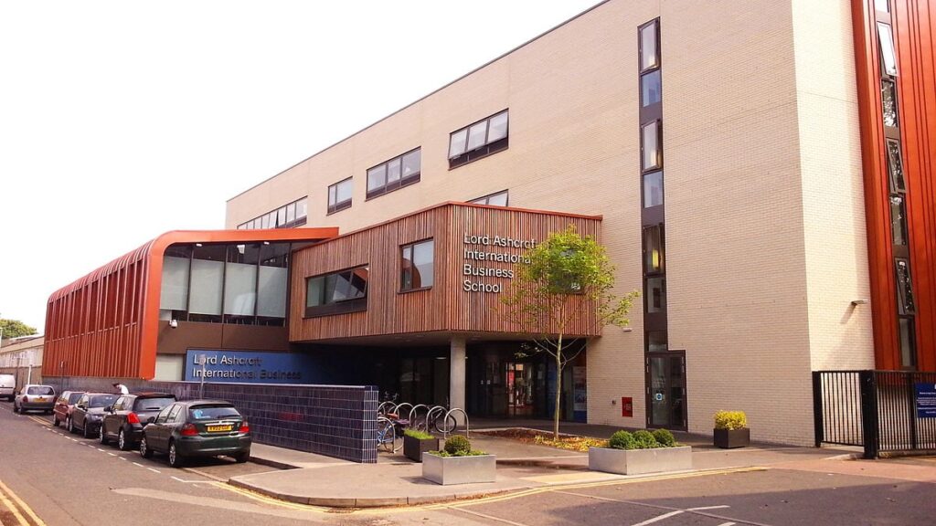 安格利亚鲁斯金大学 – Eistudy.com